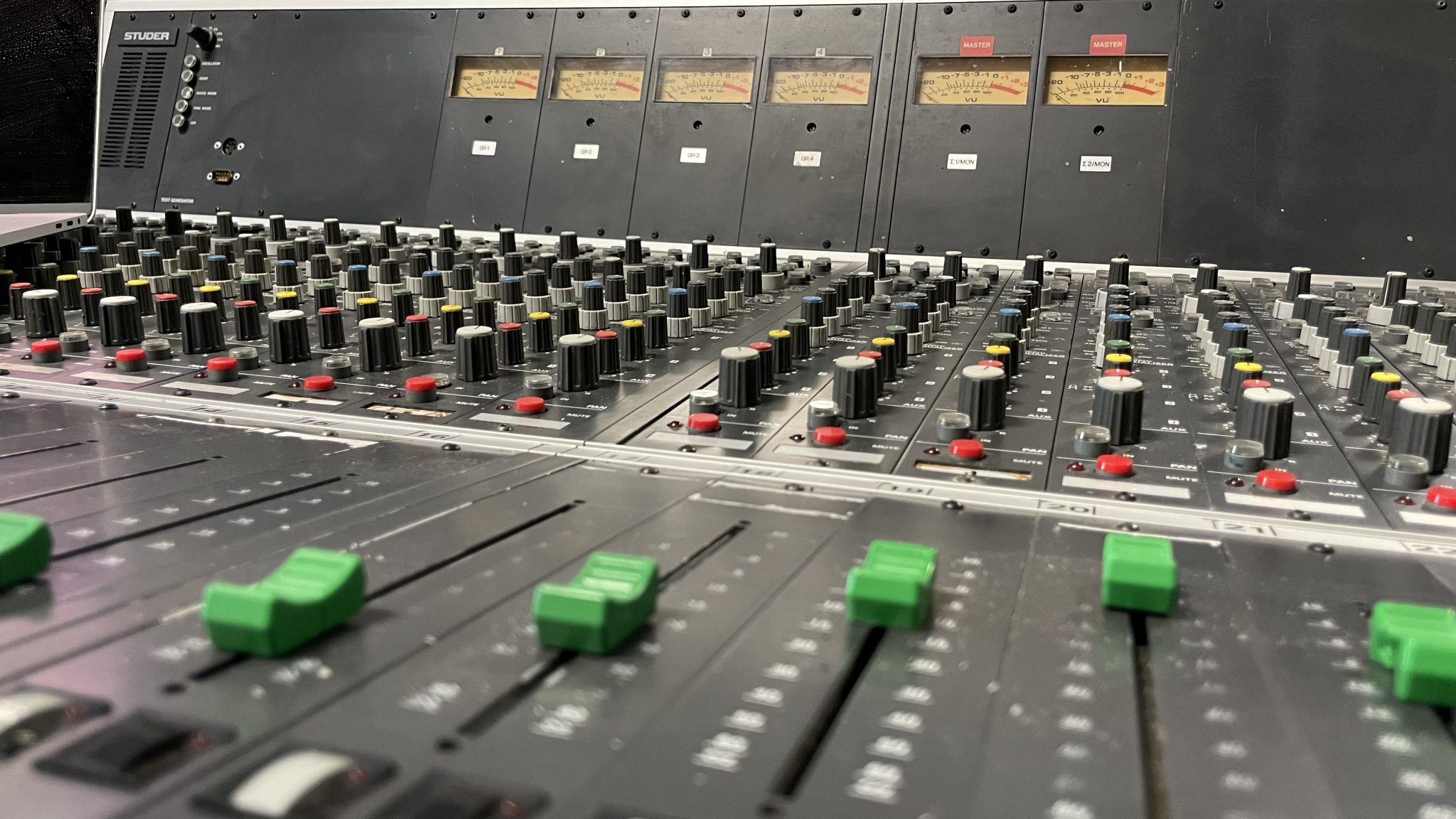 Studer 902 Mixer Console 24 ch - Vintagreen