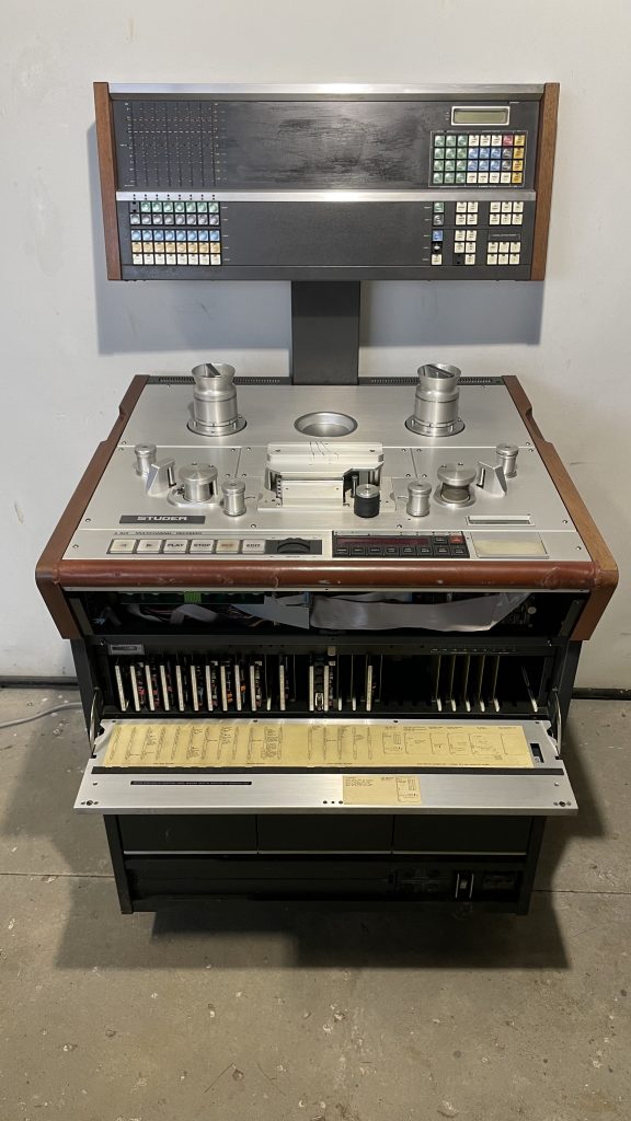 Studer A820 MCH 8 Tracks Professional Tape Recorder - Vintagreen